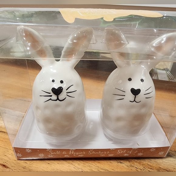 Kitchen | Bunny Salt And Pepper Shakers | Poshmark